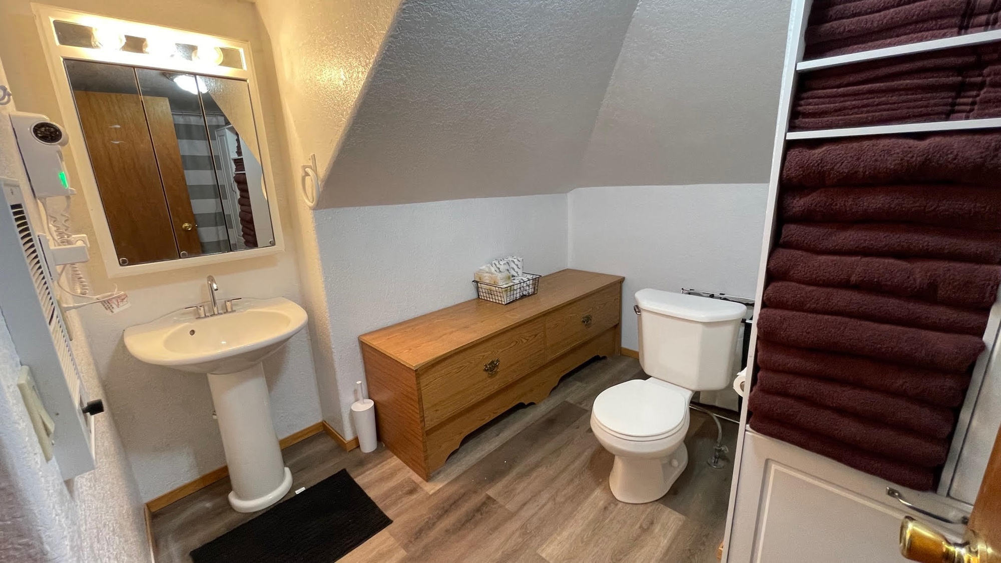 Cedar Wood Inn | Rooms