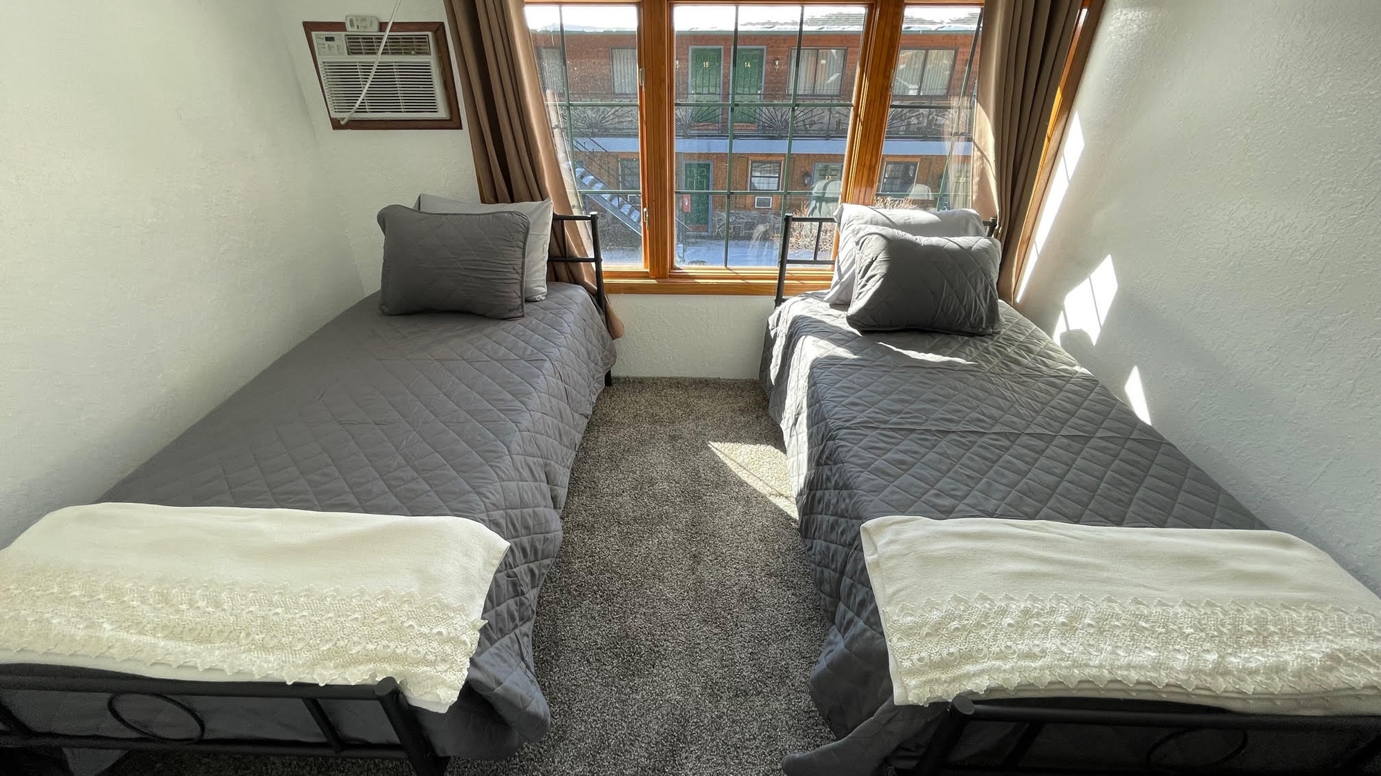 Cedar Wood Inn | Rooms