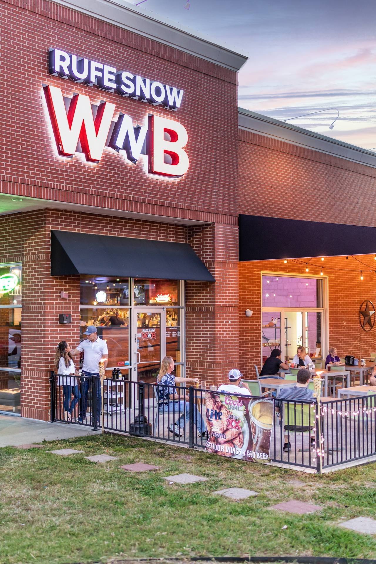 Rufe Snow Wings And Burgers | Gallery